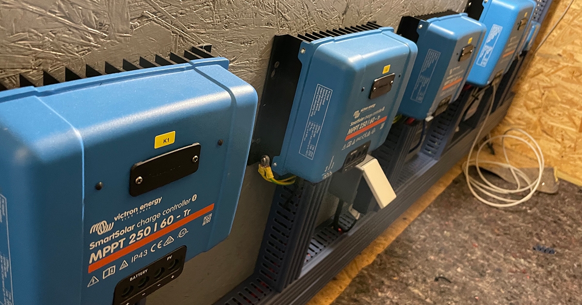 Realizace: Fotovoltaická elektrárna 20 kWp systémem Victron na RD ...